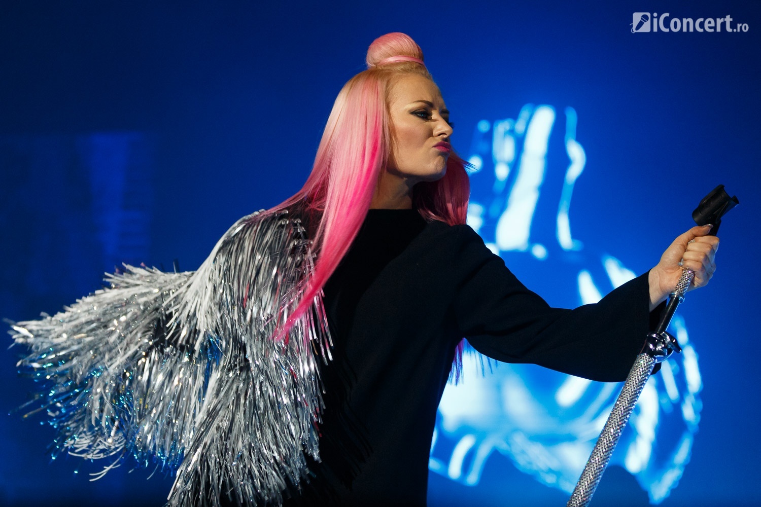 Delia deschide concertul Rihanna de la Bucuresti - iConcert.ro